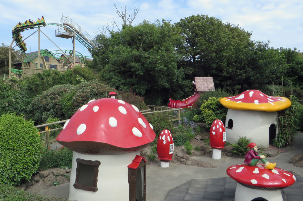 13 Best Theme Parks in England for a Day Out in 2025 | Day Out in England