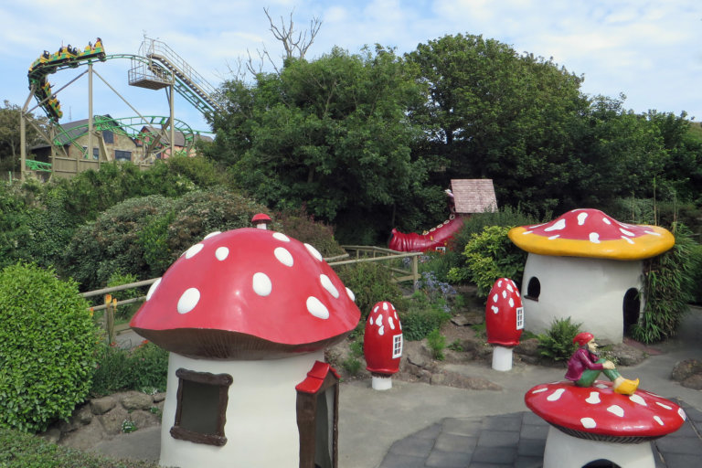 13 Best Theme Parks in England for a Day Out in 2025 | Day Out in England