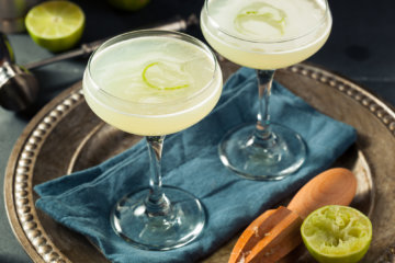 17 Most Popular Drinks in England (Alcoholic, Soft & Hot) | Day Out in ...