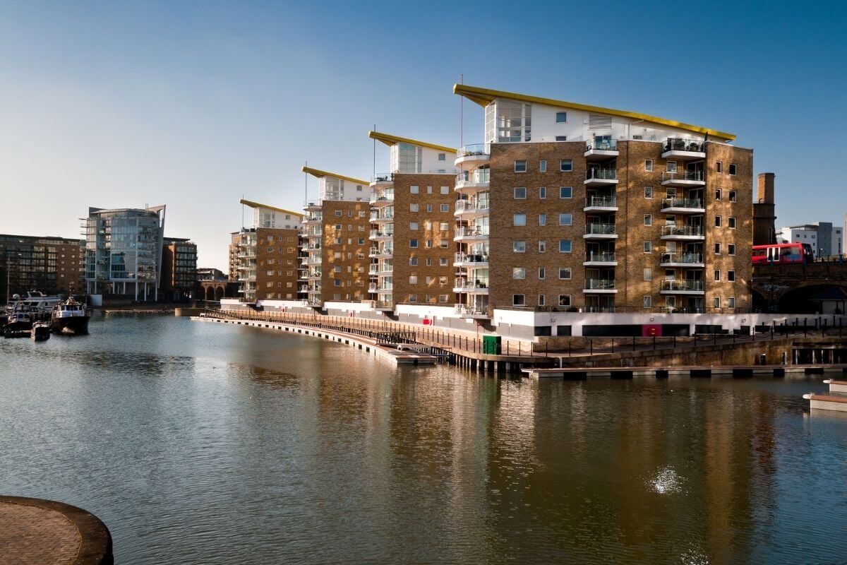 10 Best Places to Go Paddleboarding in London | Day Out in England