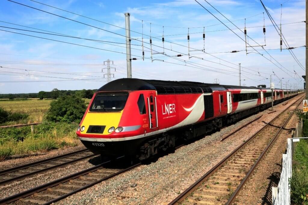 A Simple Guide to Using Buses in England | Day Out in England