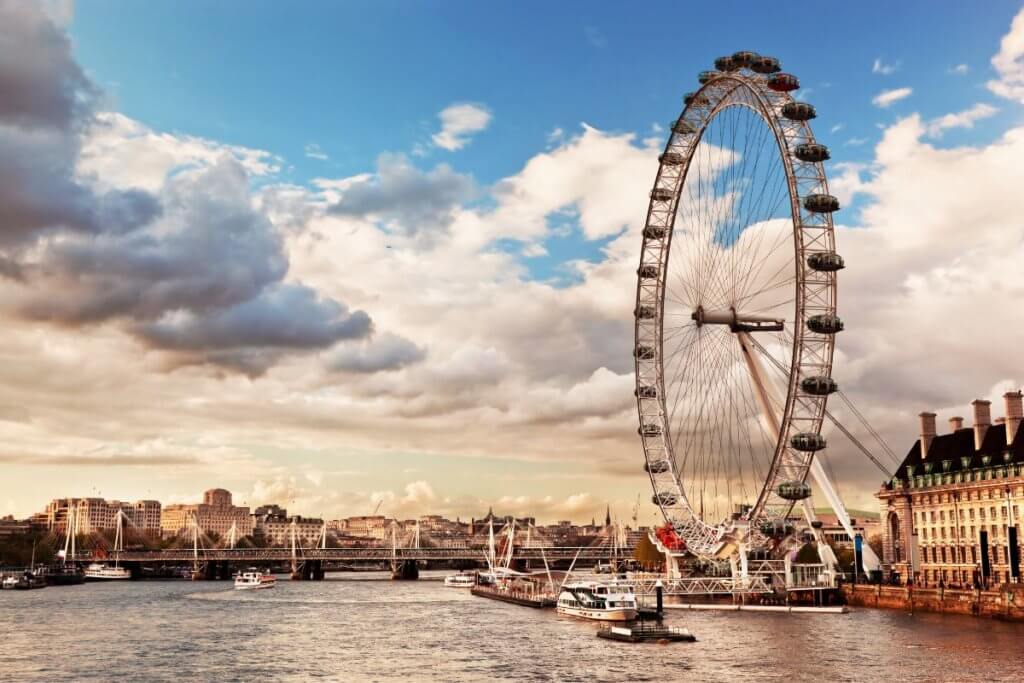 England Day Trips by Coach: Your Ultimate Guide to How, Where & Why ...