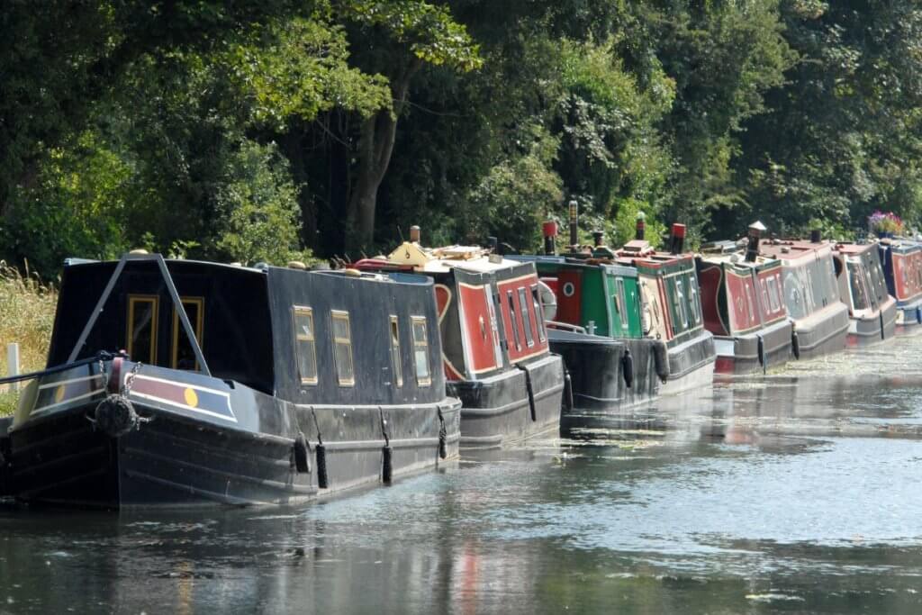 10 Best Spots for a Narrowboat in England | Day Out in England