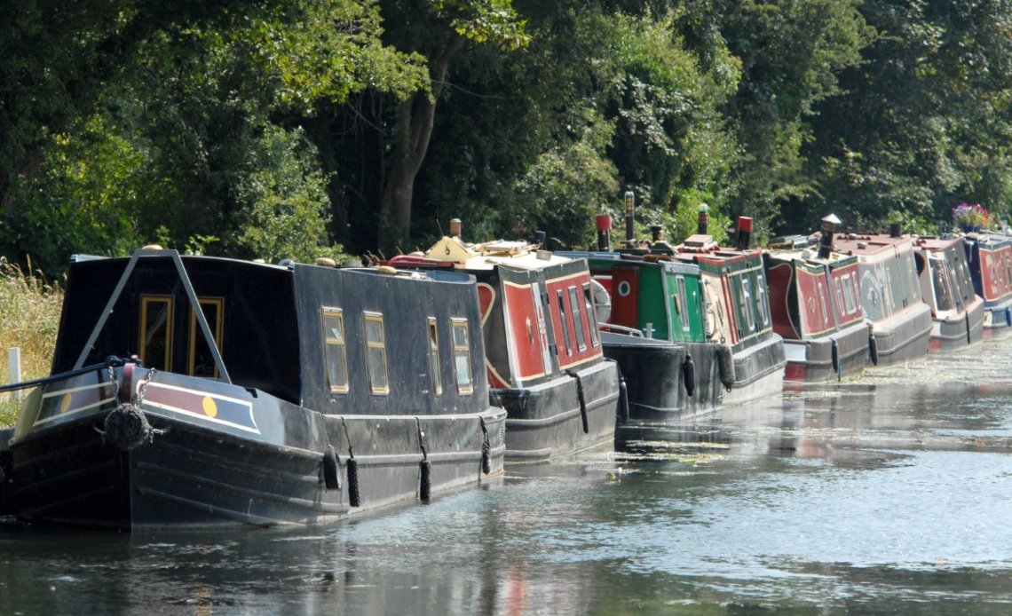 10 Best Spots for a Narrowboat in England | Day Out in England