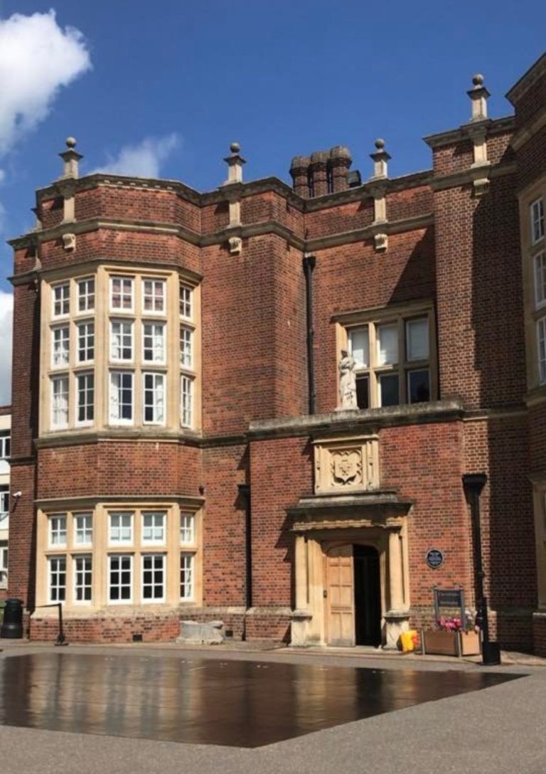 11 Most Incredible Palaces in England (in London and Beyond) | Day Out in England