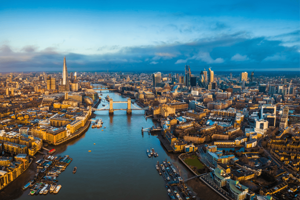 10 Most Famous Landmarks in England | Day Out in England